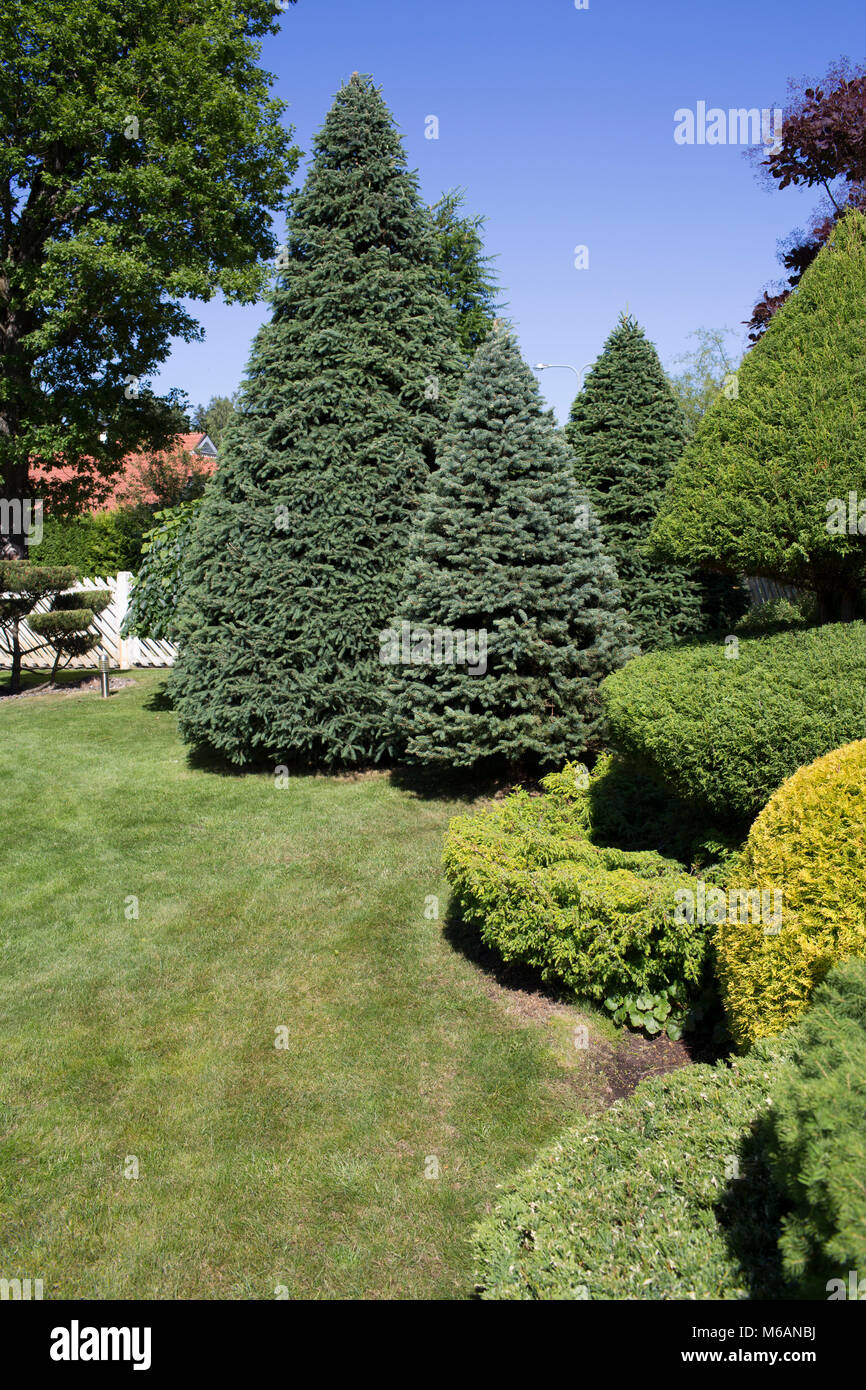 Landscaping gardens hi-res stock photography and images - Alamy