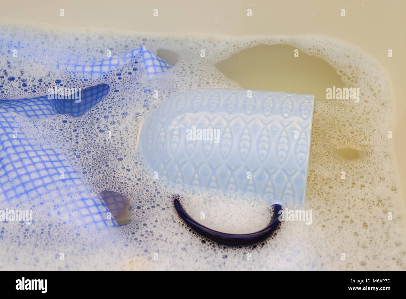 Washing up bowl hi-res stock photography and images - Alamy