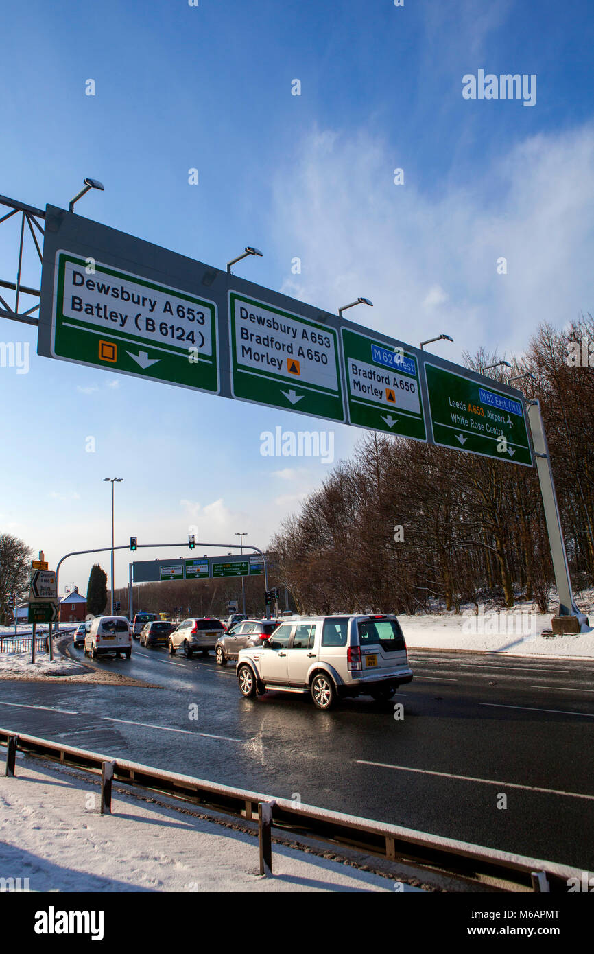 Overhead gantry sign hi-res stock photography and images - Alamy