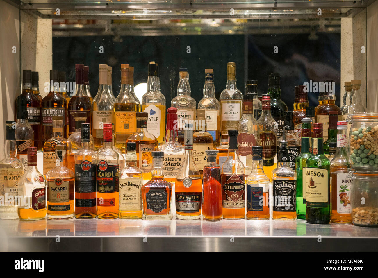 Restaurant bar on back hi-res stock photography and images - Alamy
