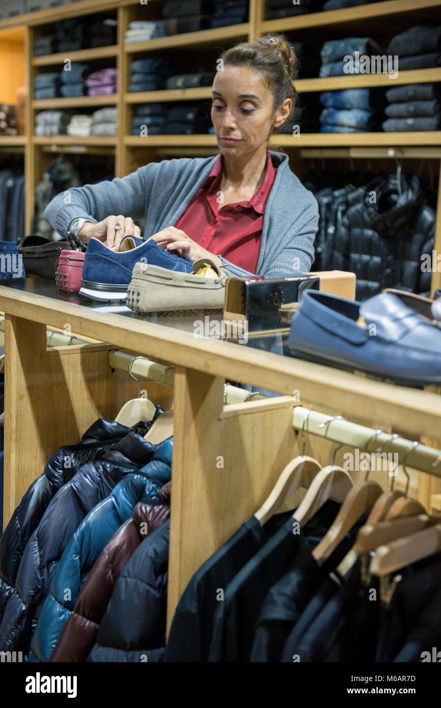 Clothing retail worker hi-res stock photography and images - Alamy