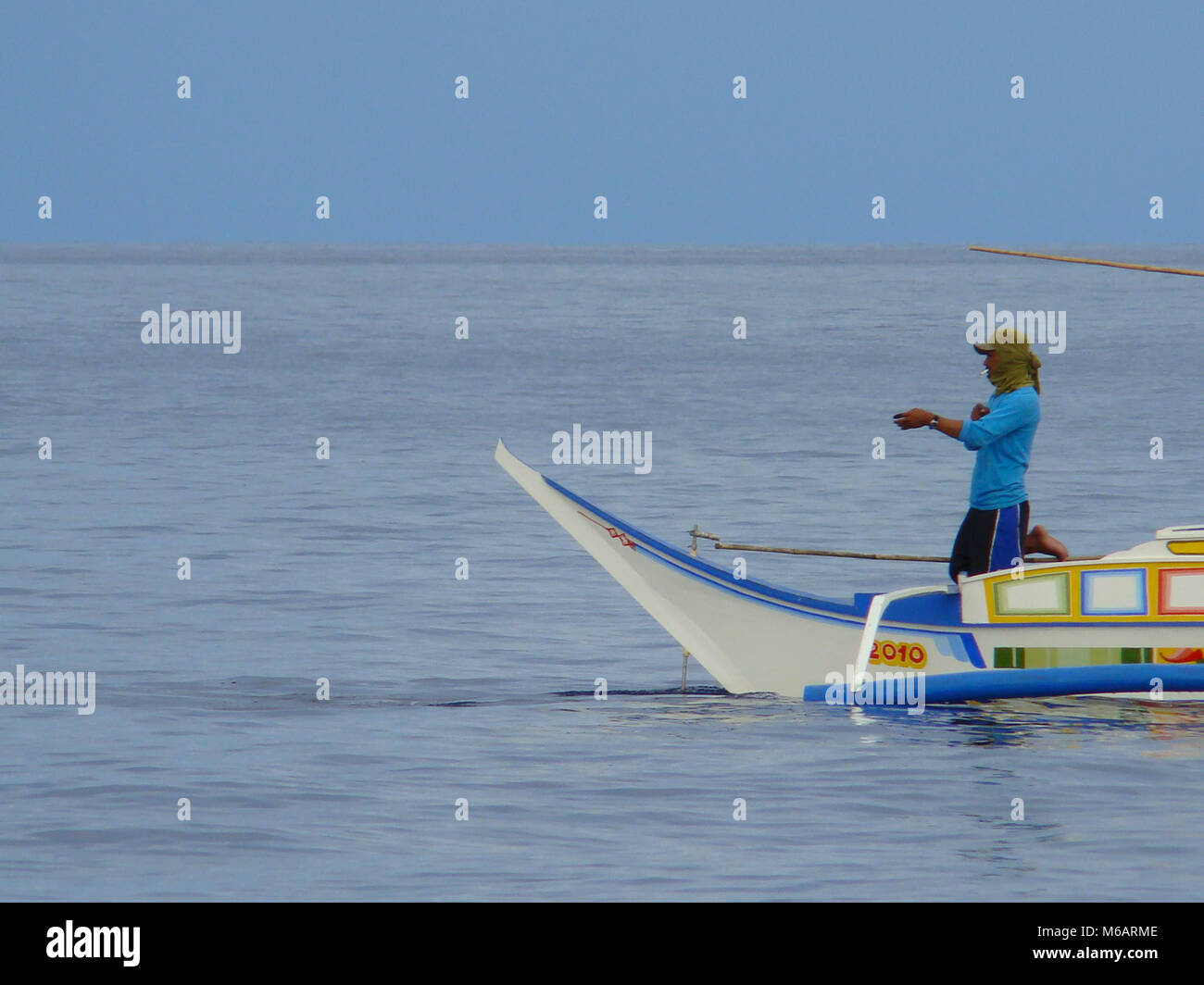 Small outrigger traditional filipino fishing hi-res stock photography ...