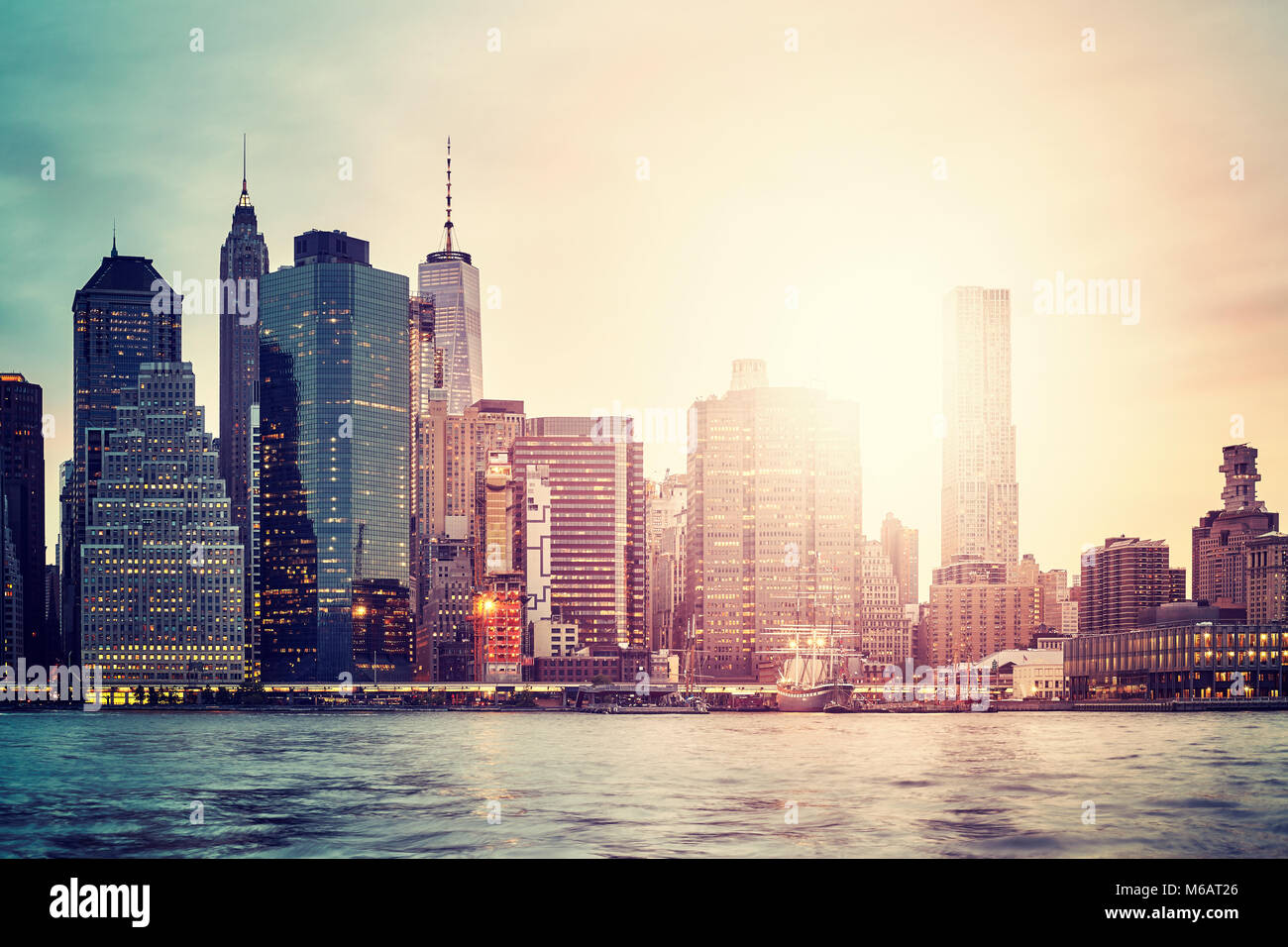 Downtown manhattan at sunset hi-res stock photography and images - Alamy