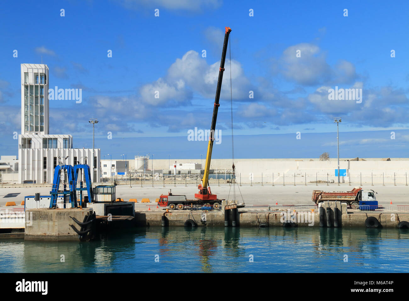 Working seaport hi-res stock photography and images - Alamy