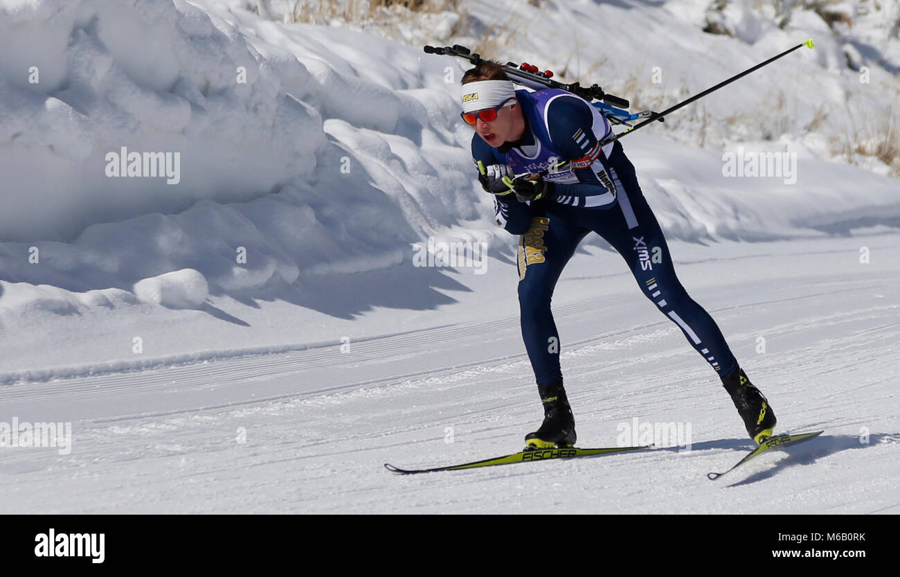 Spc. Travis Cooper of the Alaska National Guard competes in the Sprint ...