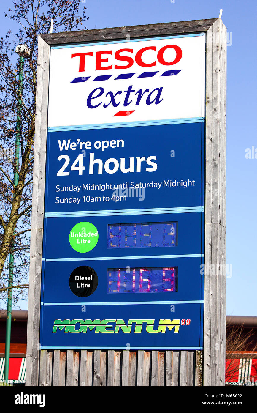 Tesco petrol pump hi-res stock photography and images - Alamy