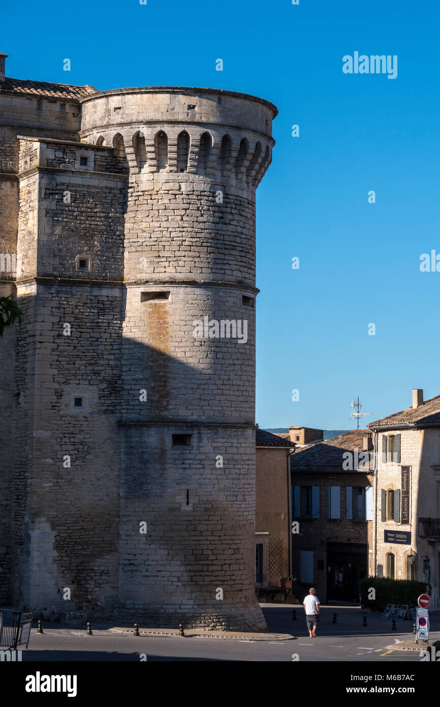 Gordes france castle hi-res stock photography and images - Alamy