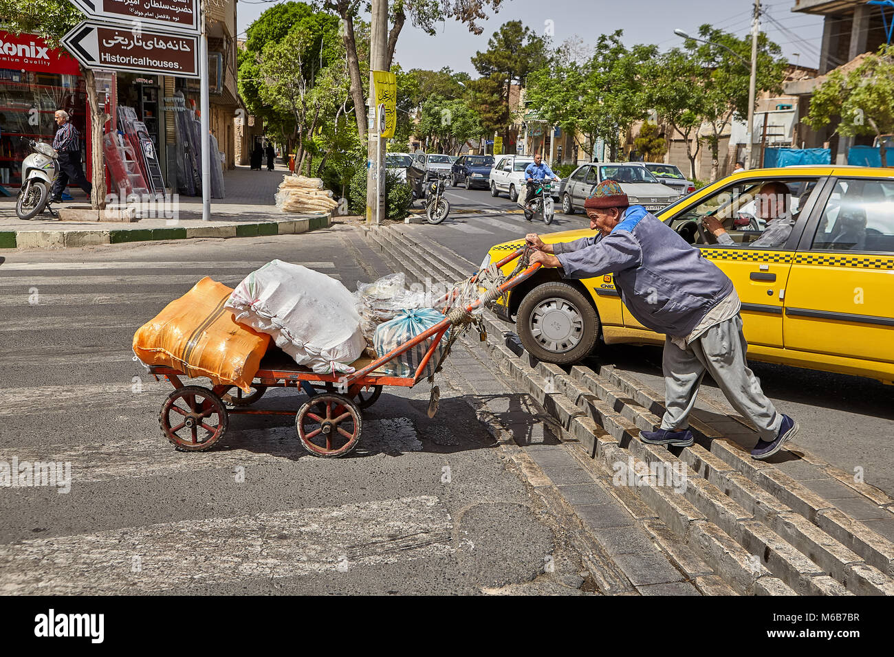 Barrow transport trolley worker hi-res stock photography and images - Alamy