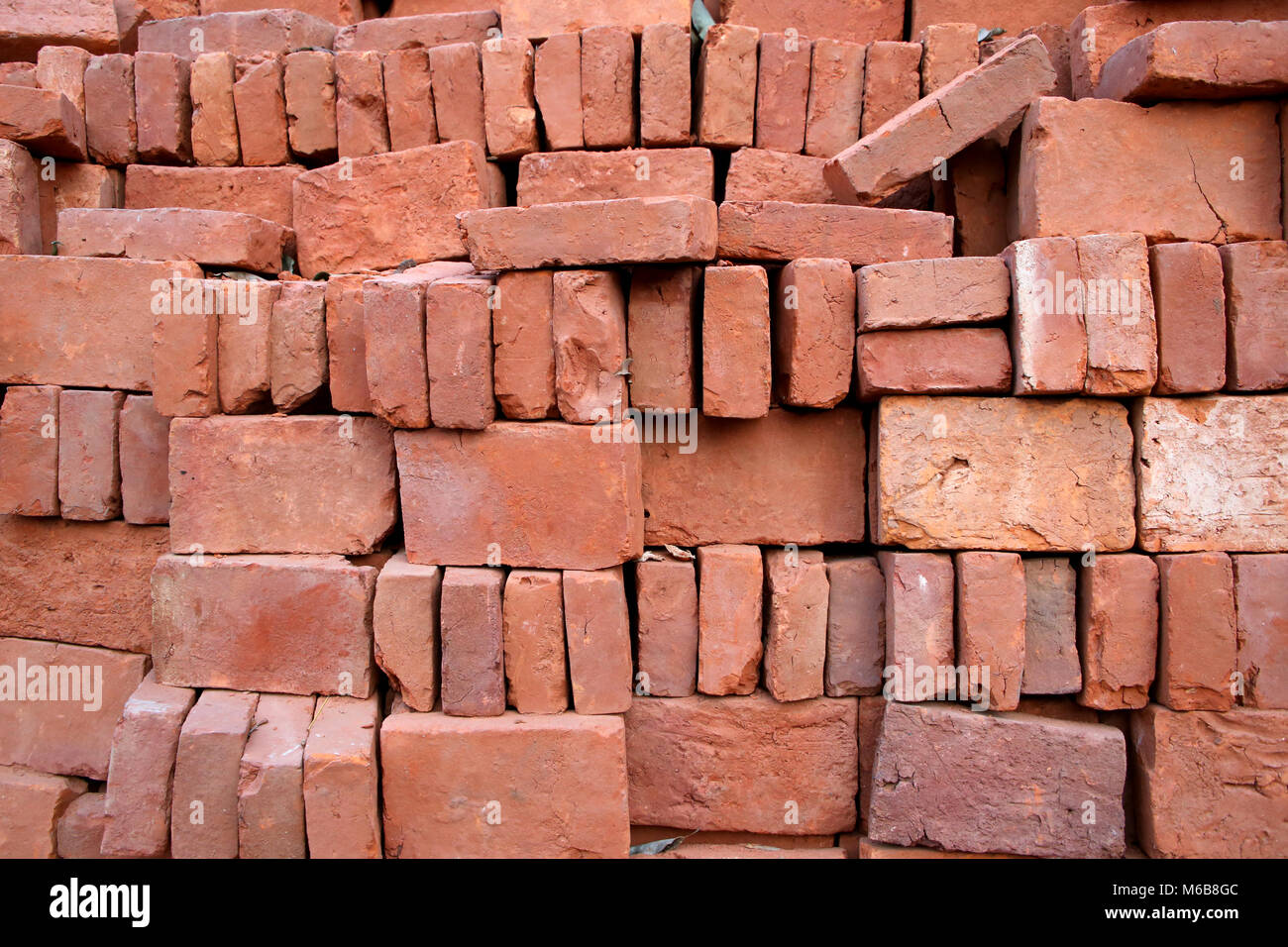Bricks pile background hi-res stock photography and images - Alamy