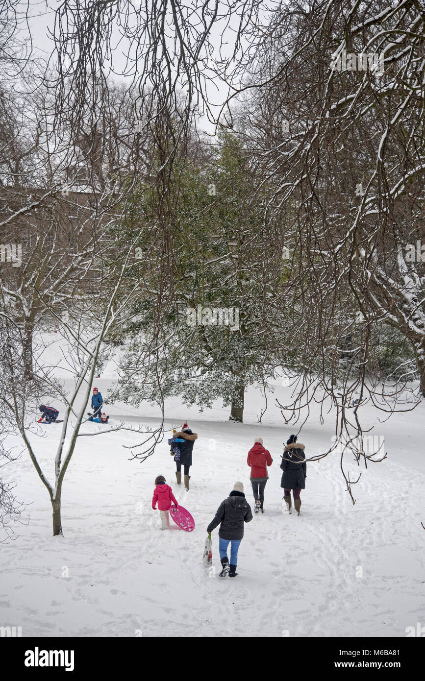 Scottish street snow hi-res stock photography and images - Alamy