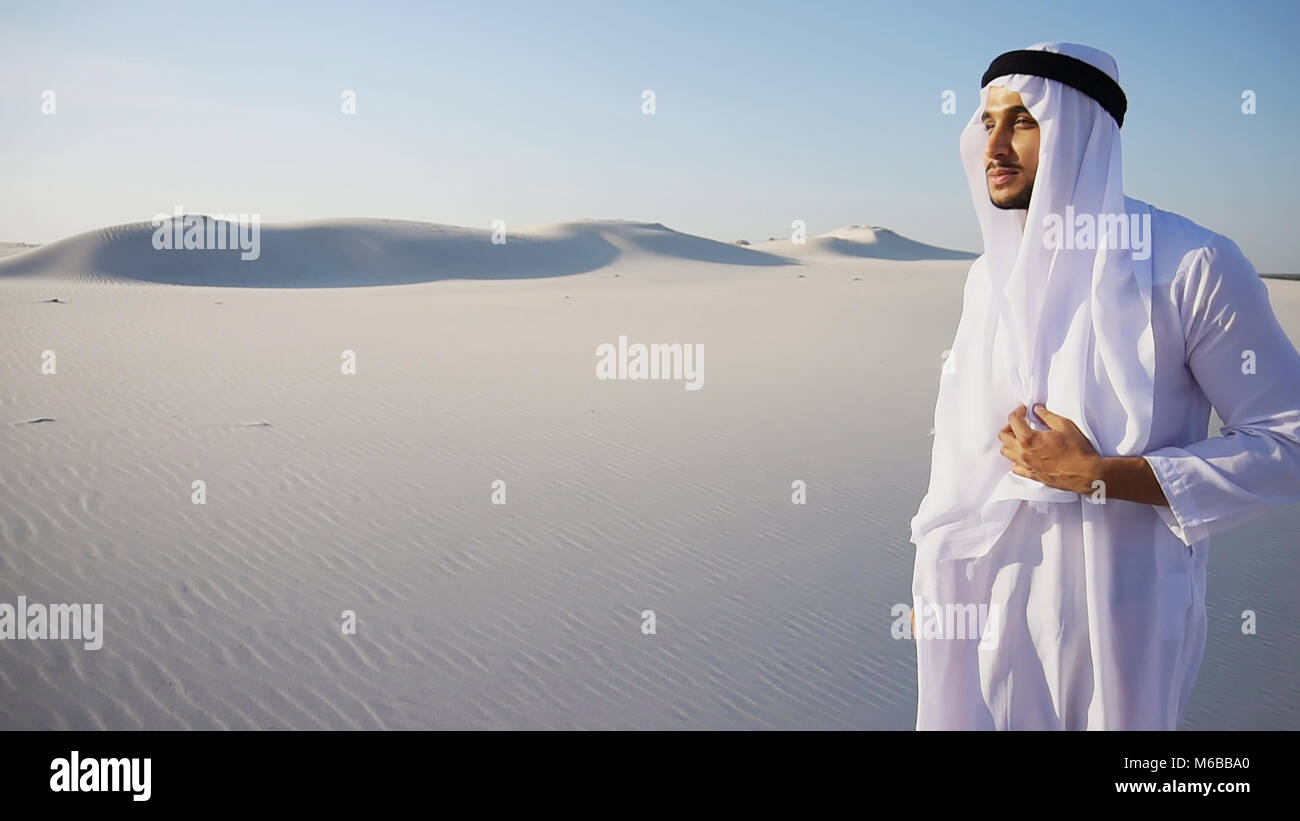 Handsome Arabian UAE Sheikh guy businesswoman calling business p Stock ...