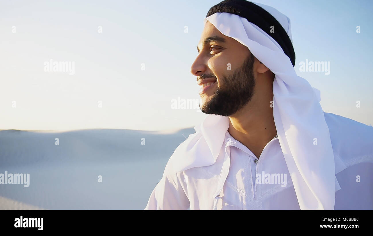 Saudi arabian boy hi-res stock photography and images - Alamy