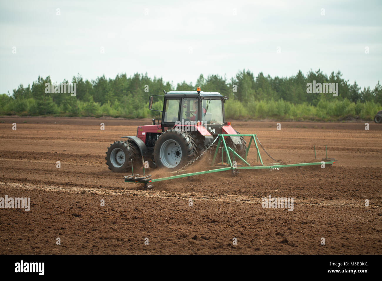 extraction of peat Stock Photo - Alamy