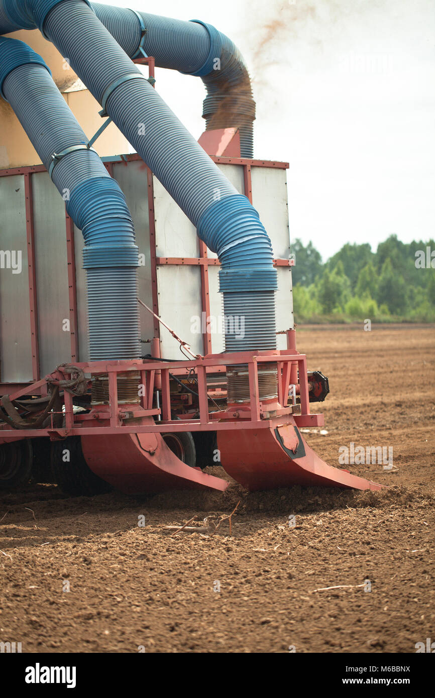 extraction of peat Stock Photo - Alamy