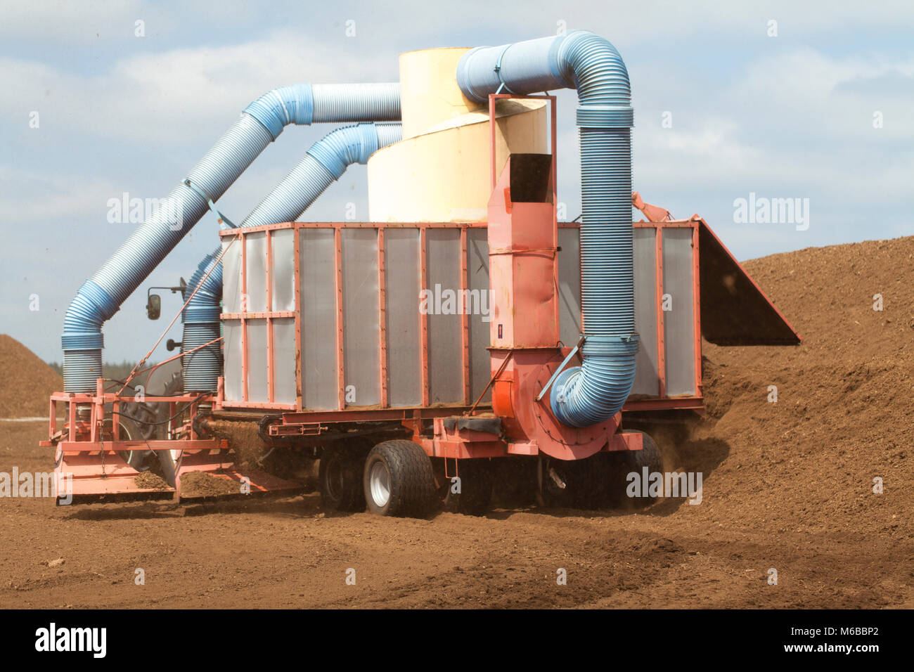 extraction of peat Stock Photo - Alamy