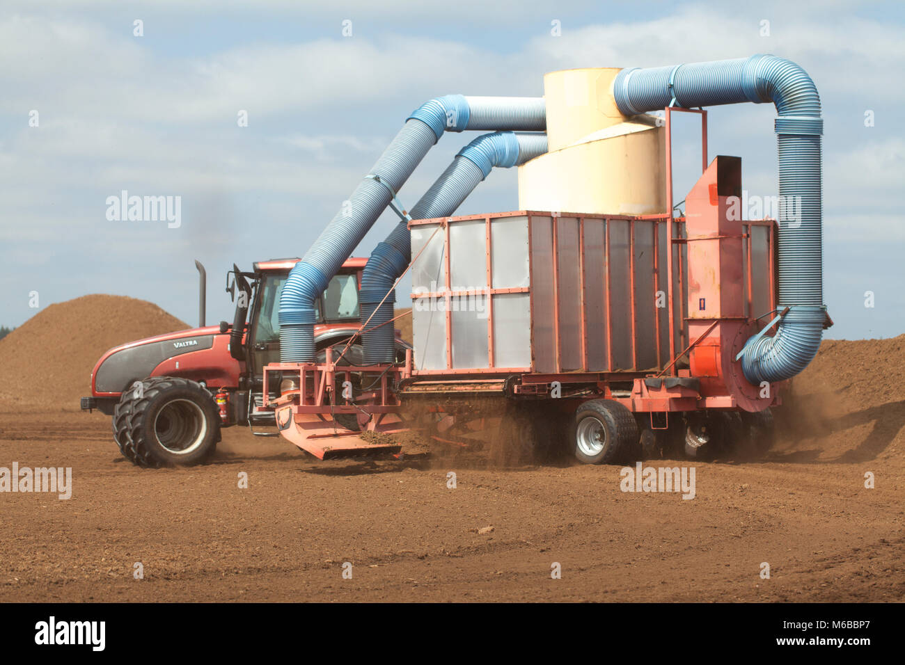 extraction of peat Stock Photo - Alamy