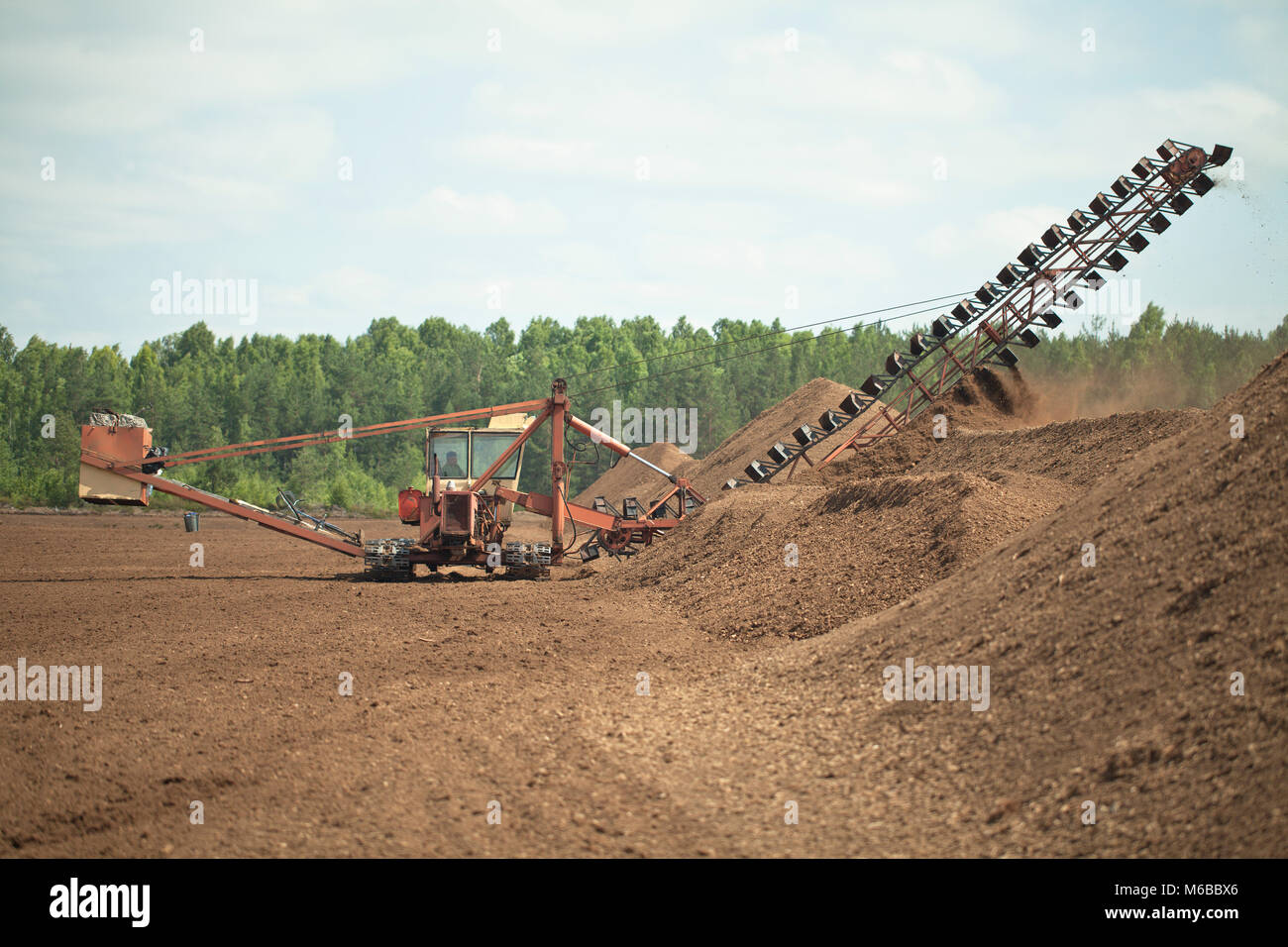 extraction of peat Stock Photo - Alamy