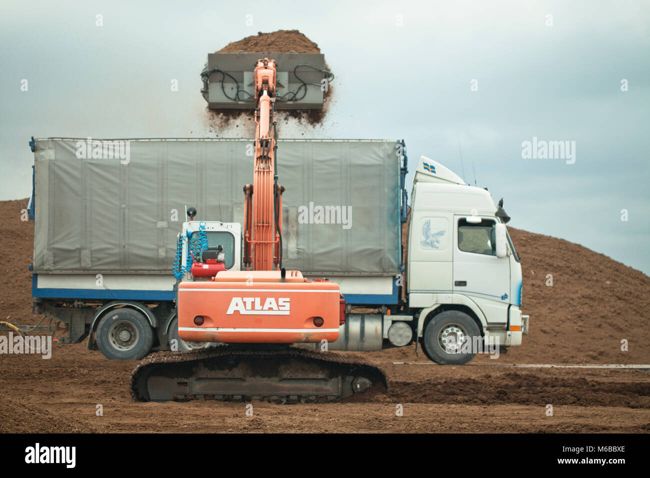 extraction of peat Stock Photo - Alamy