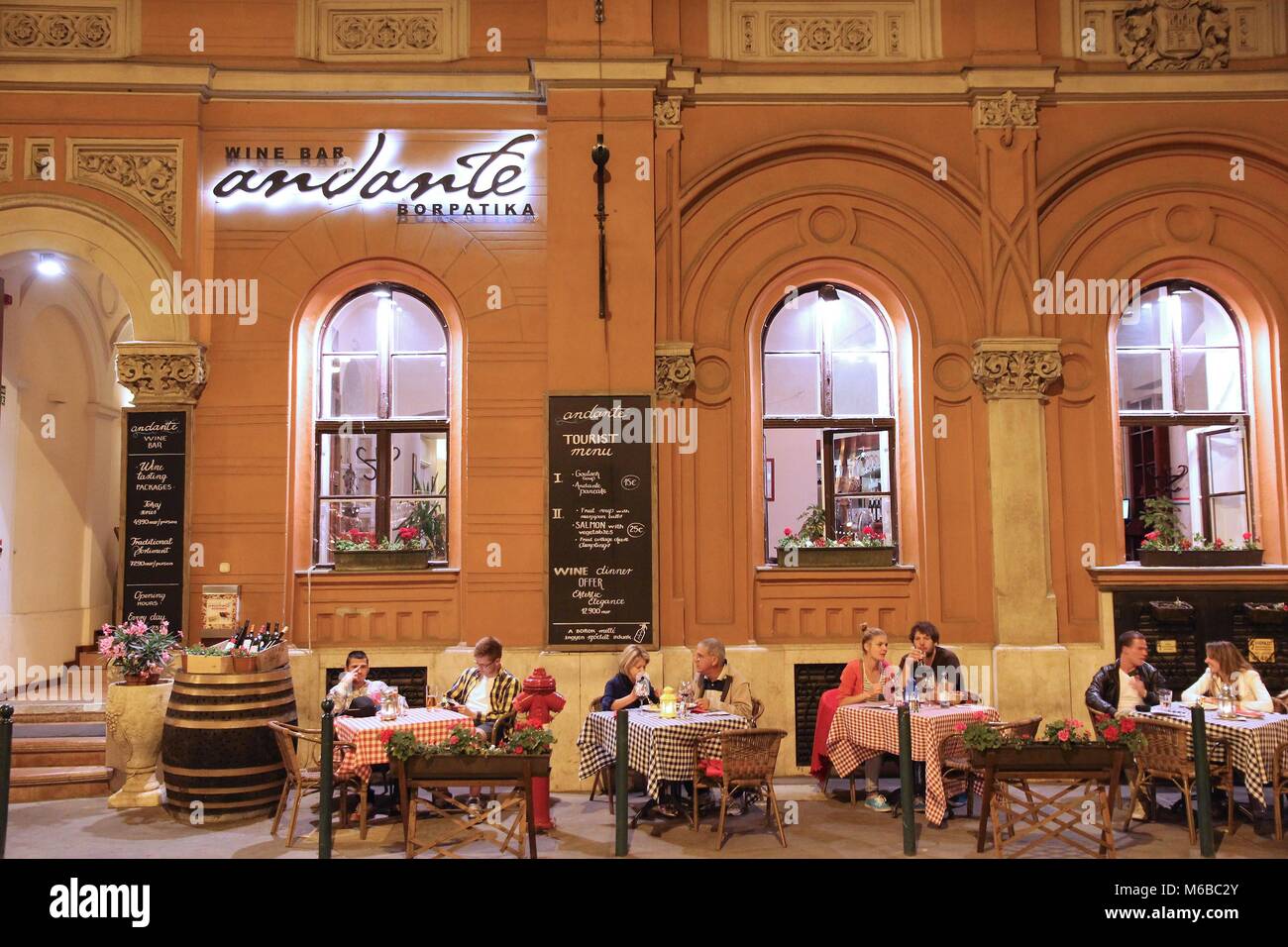 Restaurant table in budapest hi-res stock photography and images - Alamy