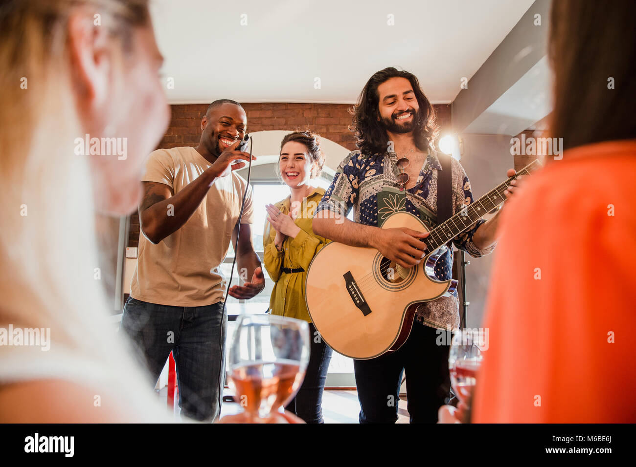 Singing in a bar hi-res stock photography and images - Alamy