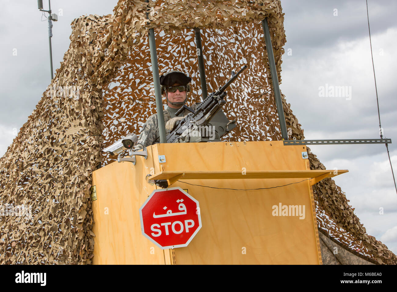 Army sentry hi-res stock photography and images - Alamy