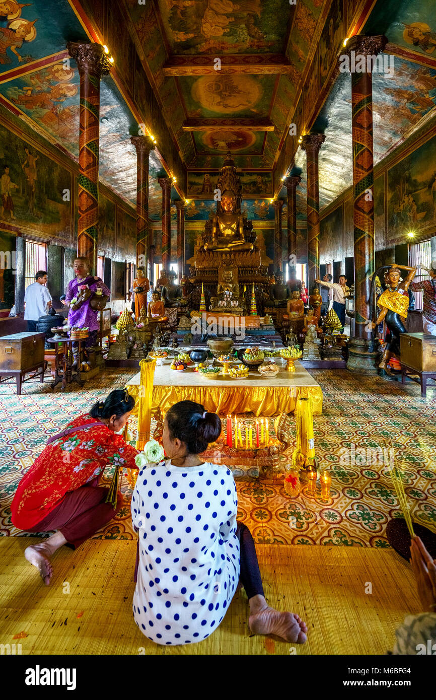 Inside the Wat Phnom temple in Phnom Penh, Cambodia. Beautiful view of ...
