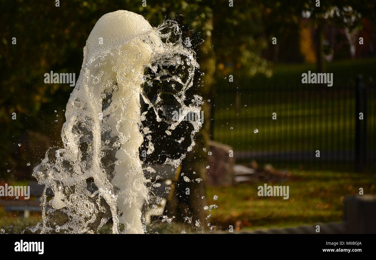 dancing water, fountain, frozen time Stock Photo - Alamy