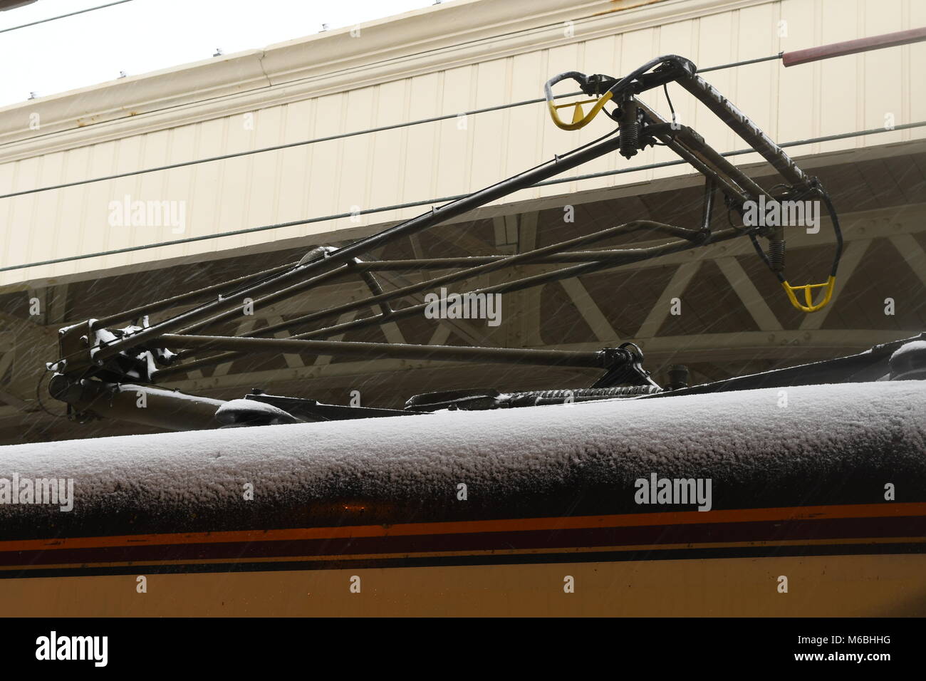 Overhead line equipment hi-res stock photography and images - Alamy