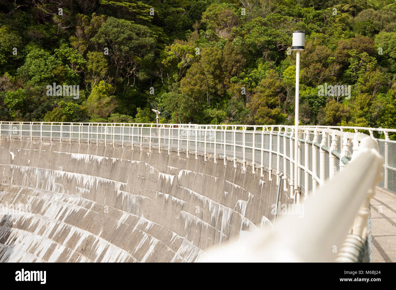 Concrete dam structure hi-res stock photography and images - Alamy