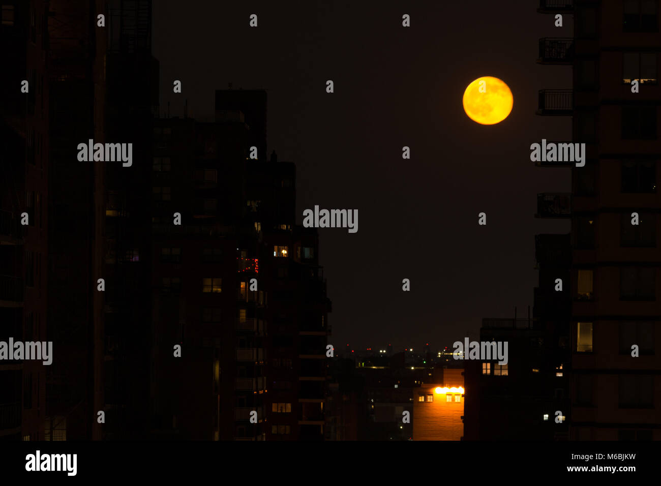 Nyc rooftop terrace night hi-res stock photography and images - Alamy