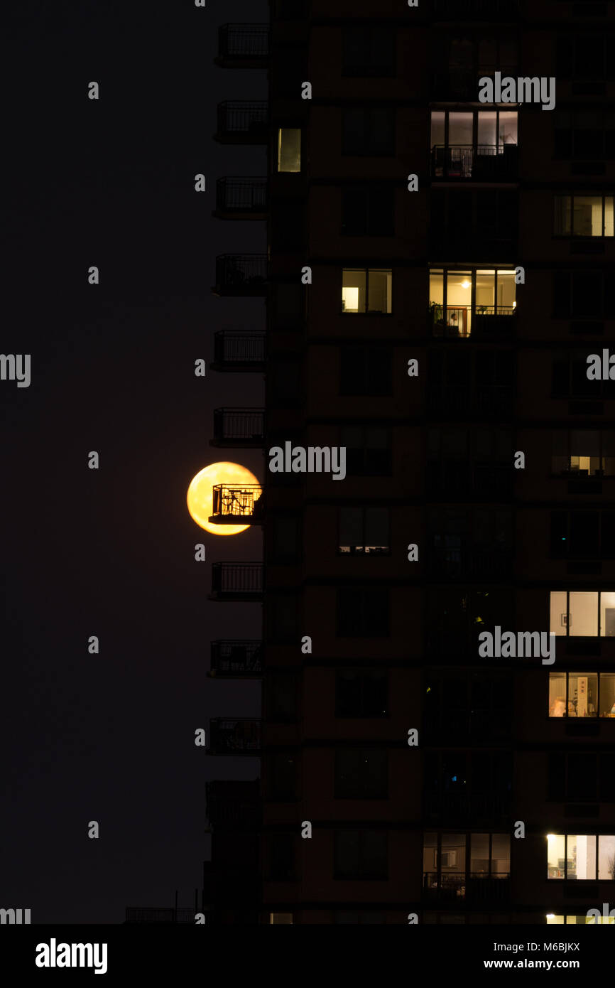 Red moon from a rooftop terrace in the Upper East Side of NYC Stock ...