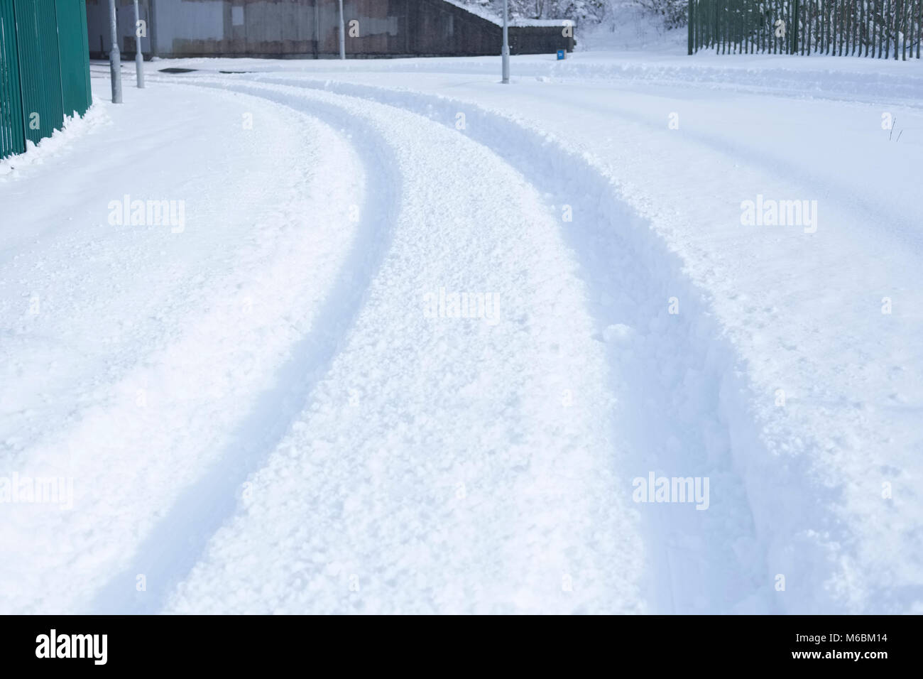 Deep snow by road hi-res stock photography and images - Alamy
