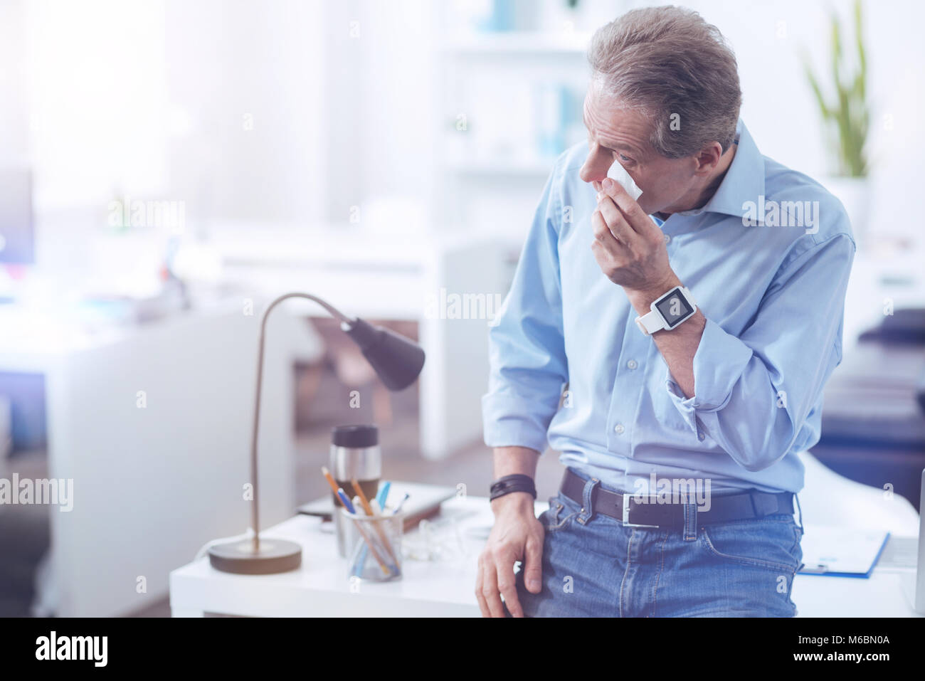 Tissue paper work hi-res stock photography and images - Alamy