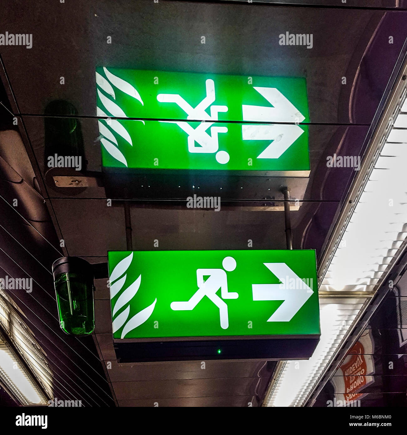 Exit sign airport hi-res stock photography and images - Alamy