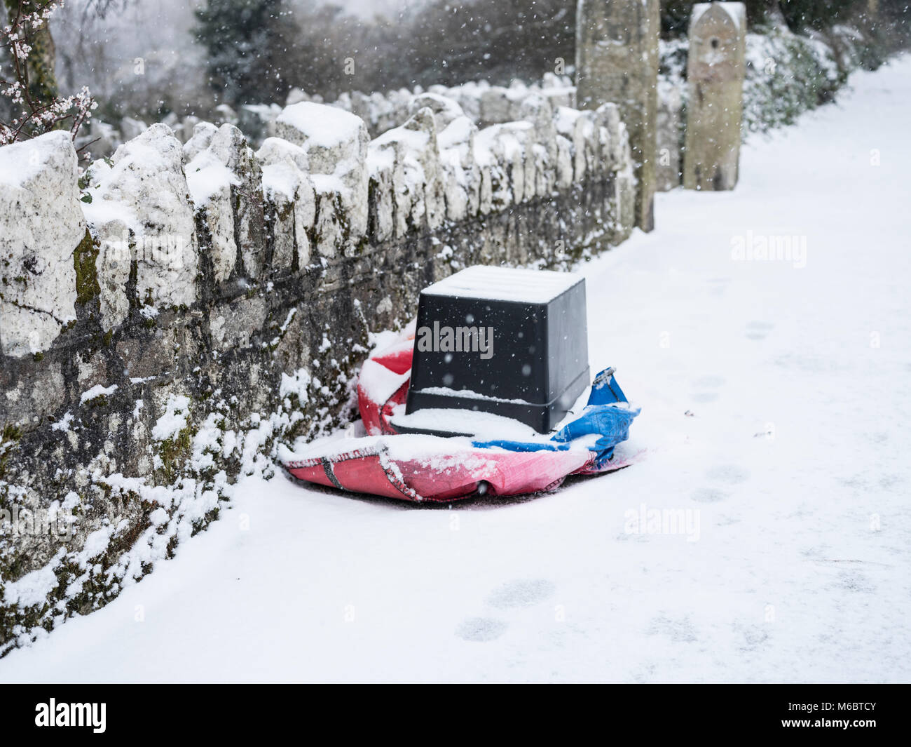 Recycling in the snow Stock Photo - Alamy