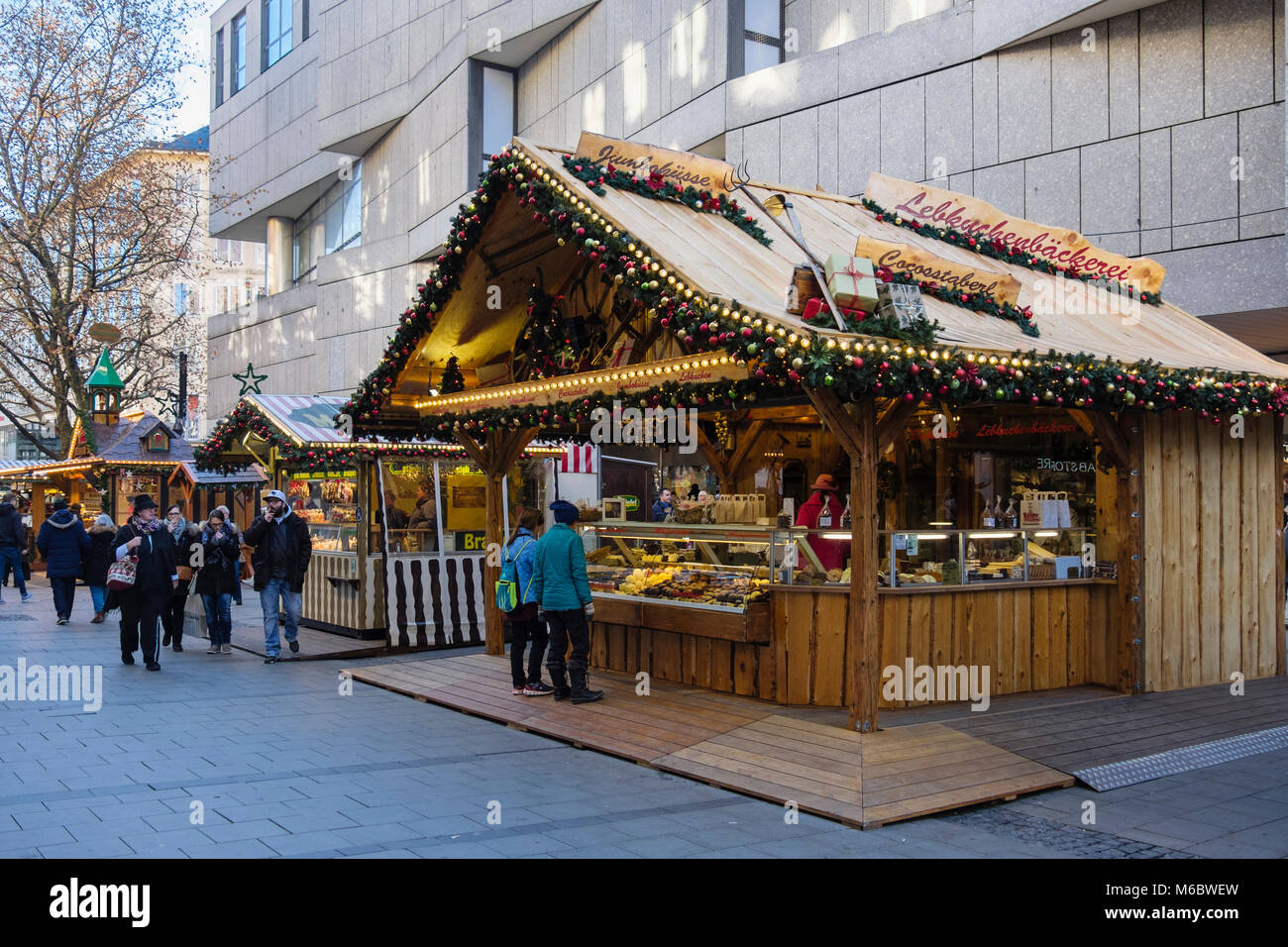 German food stalls hi-res stock photography and images - Alamy