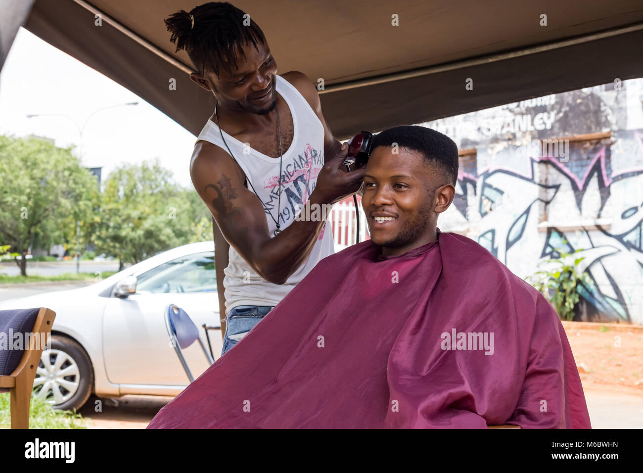 African hair salon hi-res stock photography and images - Alamy
