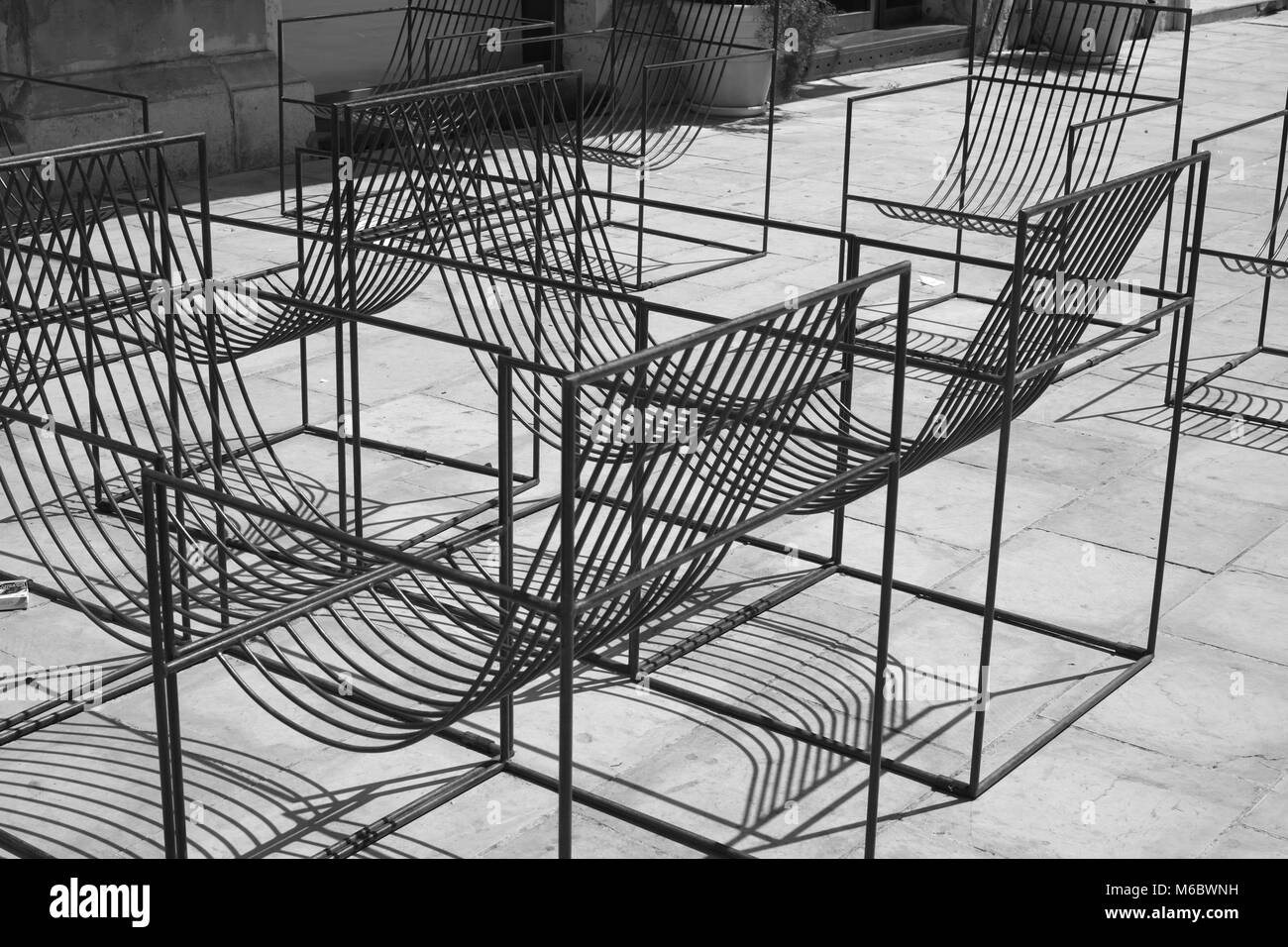 Metal frame chairs hi-res stock photography and images - Alamy