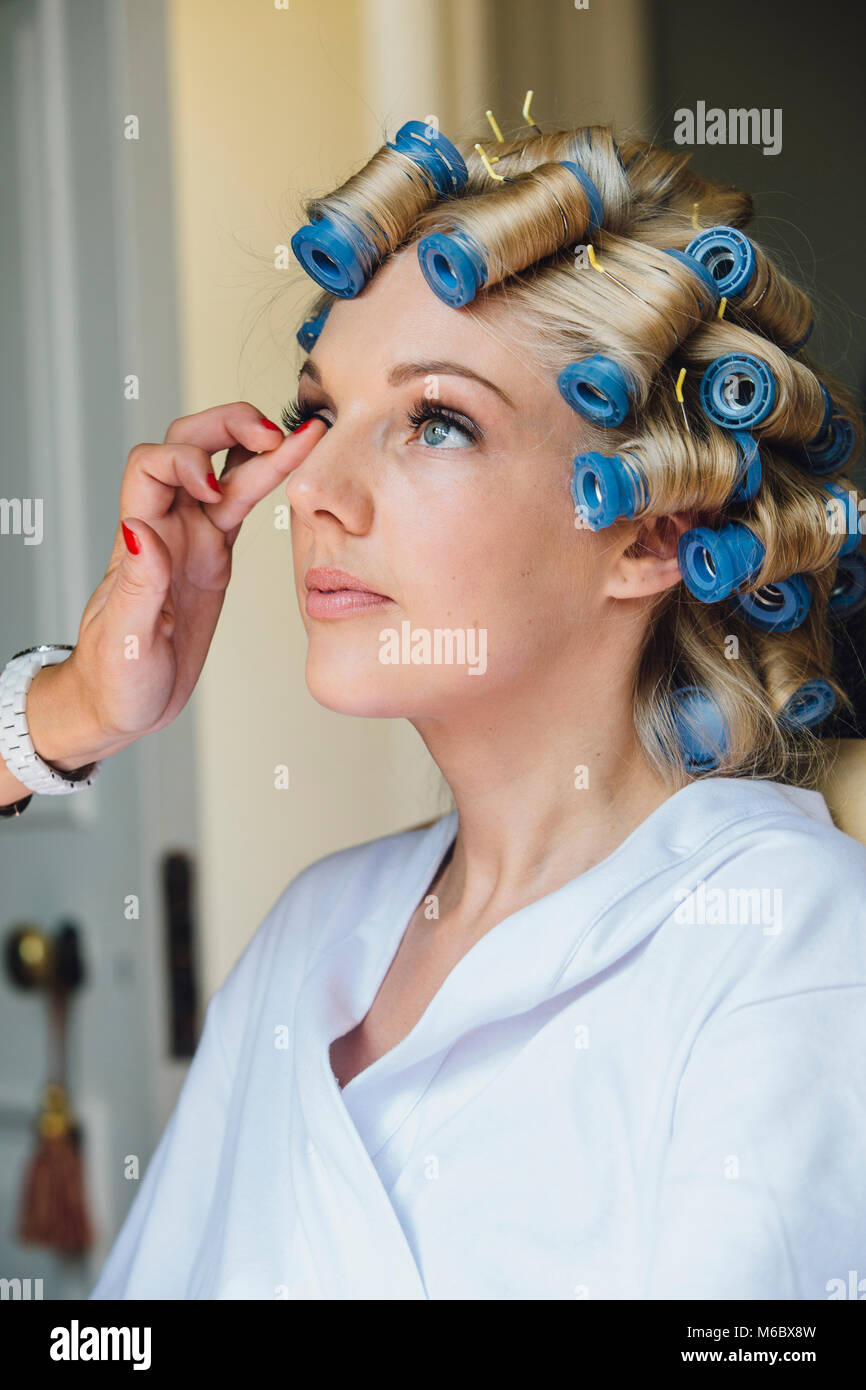 Rollers hair hi-res stock photography and images - Alamy