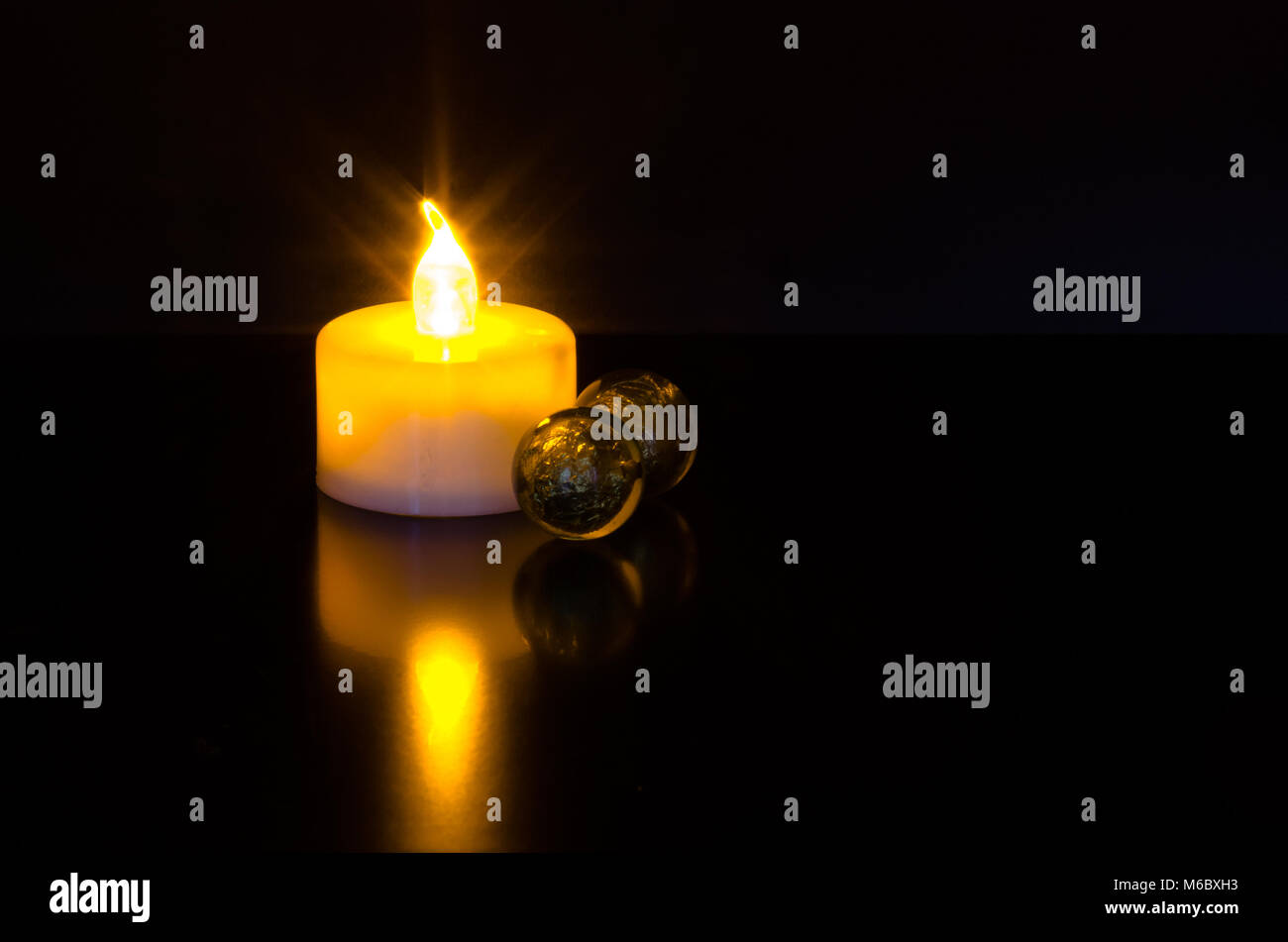 Candle light flame hi-res stock photography and images - Alamy