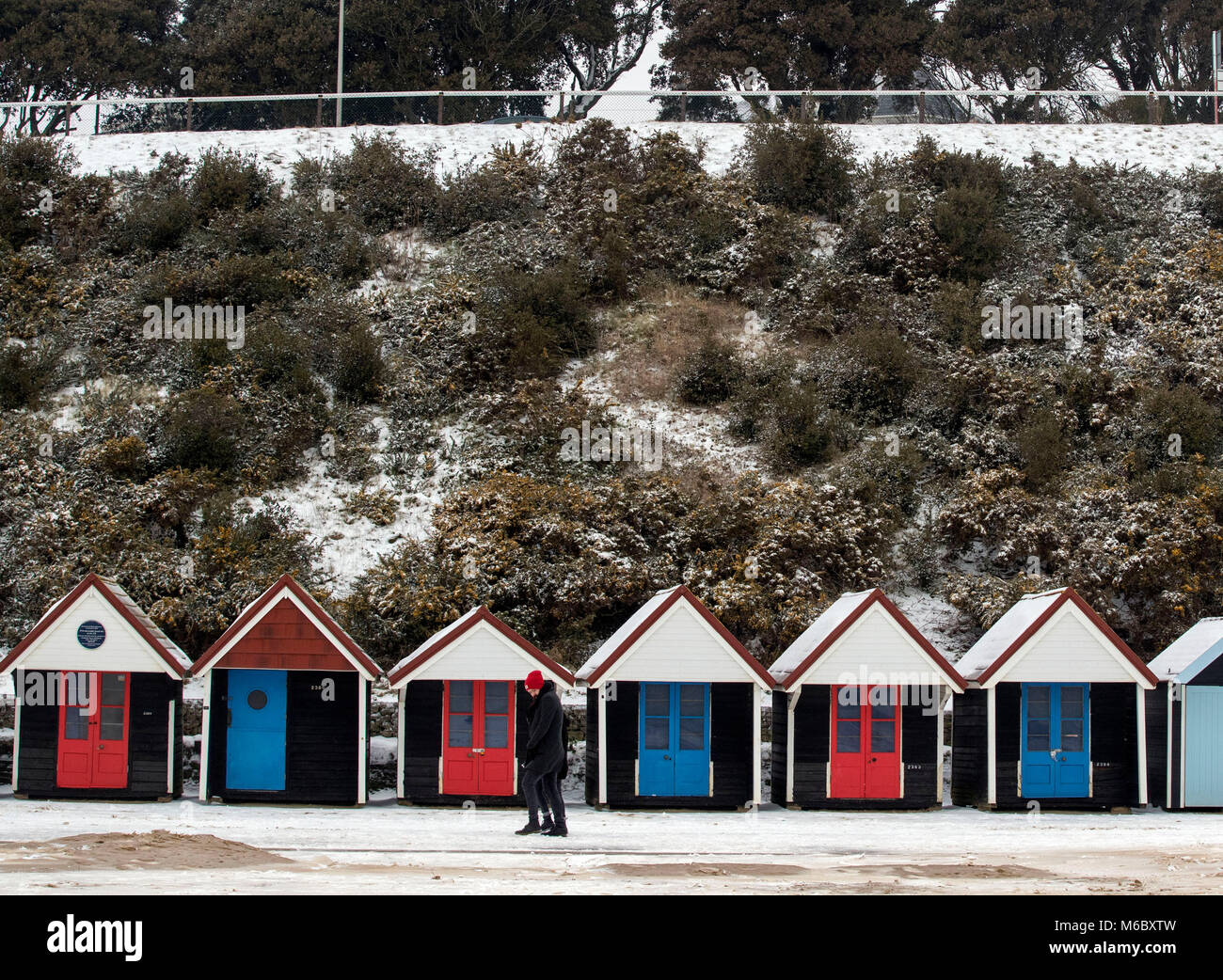 Snow on bournemouth beach hi-res stock photography and images - Alamy