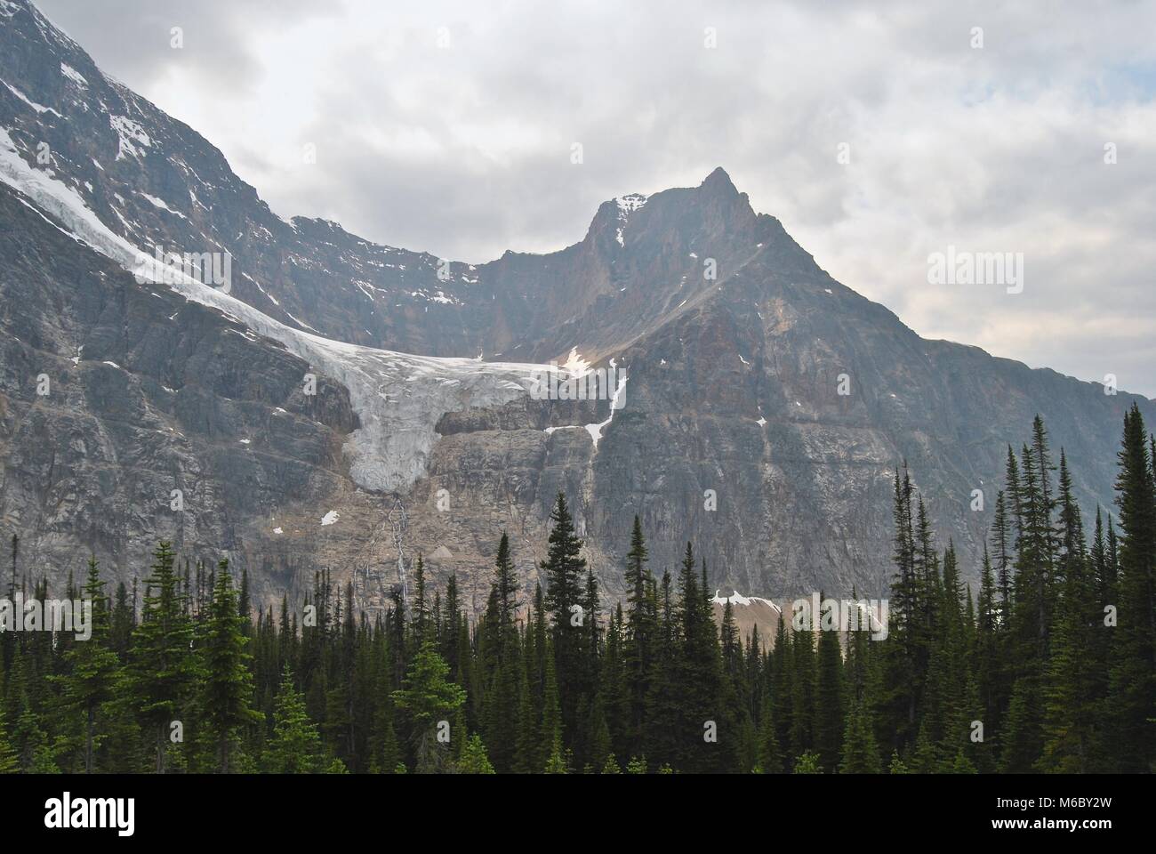 Mt edith cavell hi-res stock photography and images - Alamy