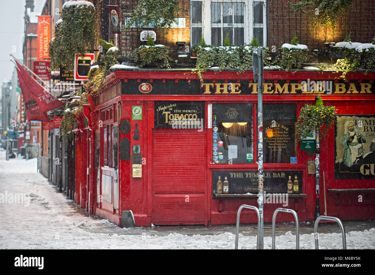 Dublin/Ireland 03/02/2018 Red pub, Temple Bar area after storm Emma ...