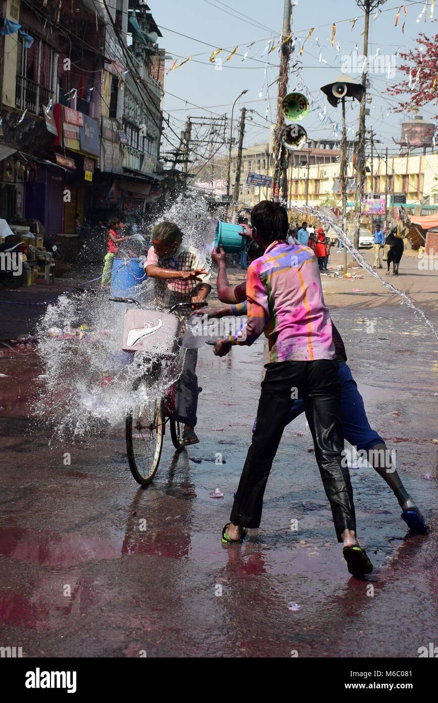 Allahabad, India. 02nd Mar, 2018. Allahabad: Indian revellers throw ...