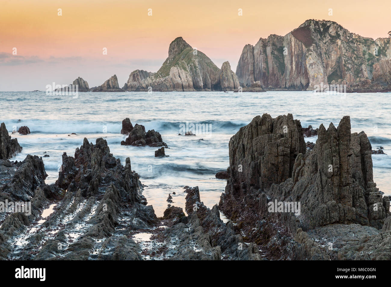 Sharp rocks on ocean hi-res stock photography and images - Alamy