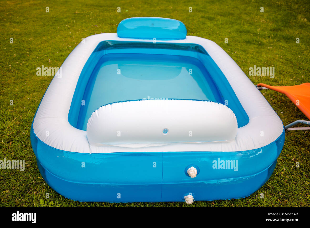 Inflatable paddling pool hi-res stock photography and images - Alamy