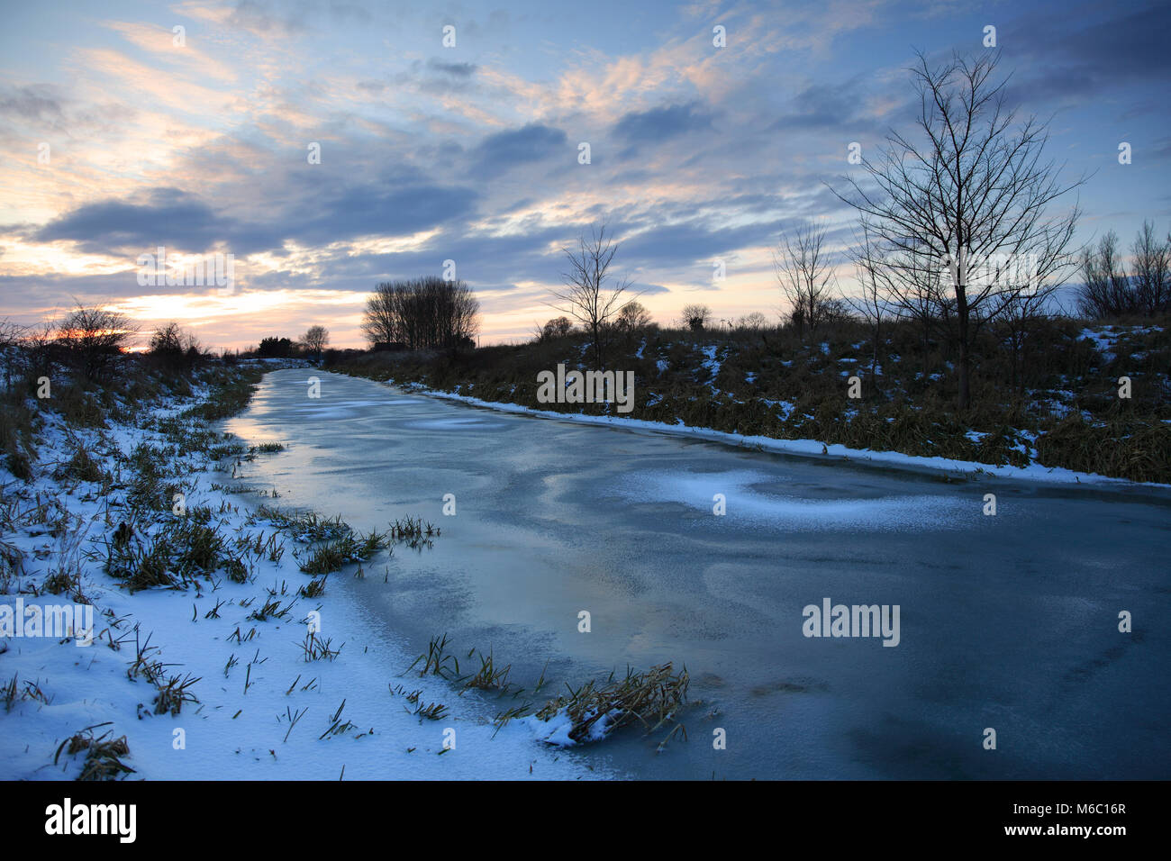 Winter frost, River Welland, Peakirk village, Cambridgeshire, England ...