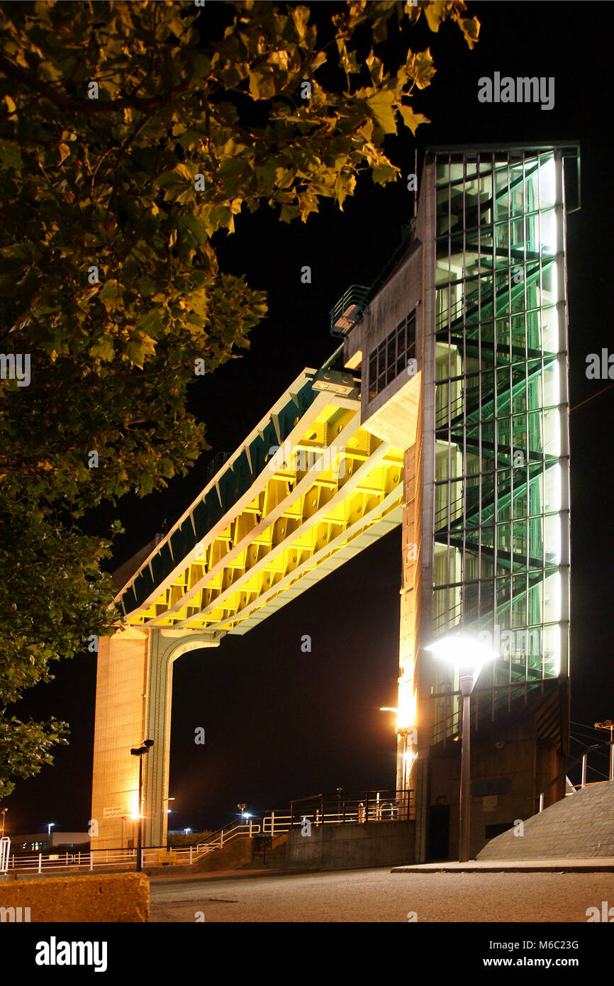 High street hull hi-res stock photography and images - Alamy