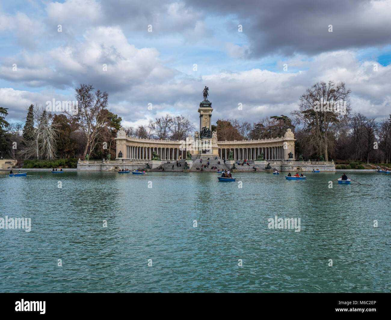 Wonderful lake in Retiro Park Madrid with its paddle boats Stock Photo ...