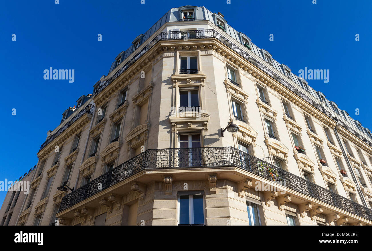 The traditional facade of Parisian building, France Stock Photo - Alamy